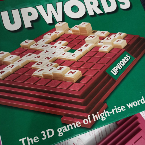 Upwords gra na słowa jak Scrabble > Edu Pszczółka